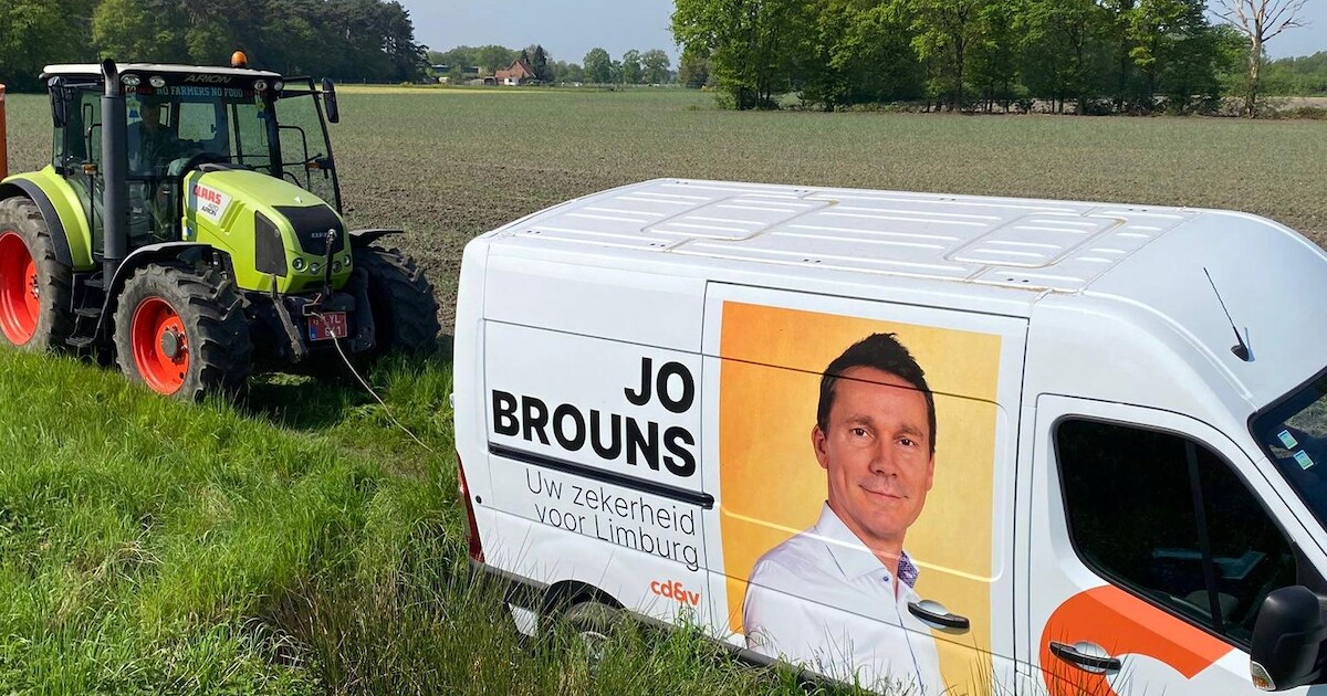 Campagnewagen van Jo Brouns rijdt zich vast: landbouwminister uit de nood geholpen door boer ...
