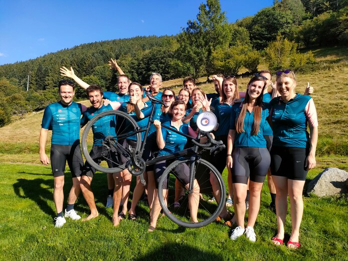 Eline (34) overwon kanker en fietst geld bij elkaar voor onderzoek ter ...