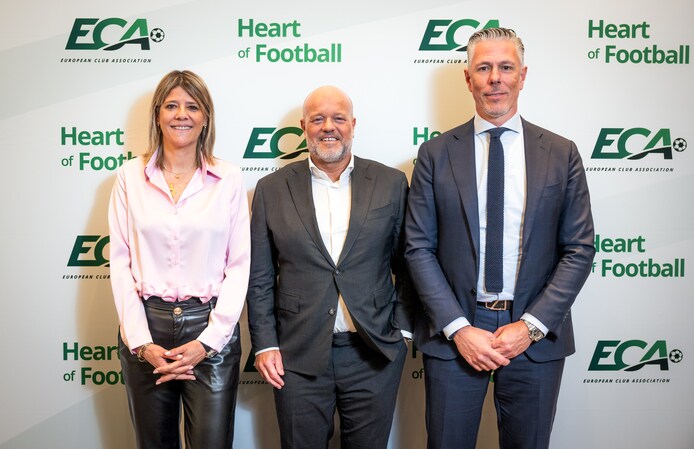 Tijd voor andere regels voor vrouwen dan mannen in het voetbal? “Op de ...