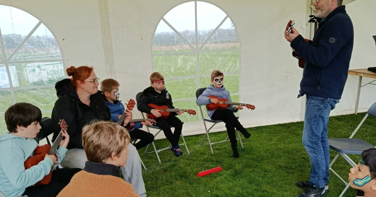 Honderd kinderen genieten van Buitenspeeldag in Beert | Pepingen | HLN.be