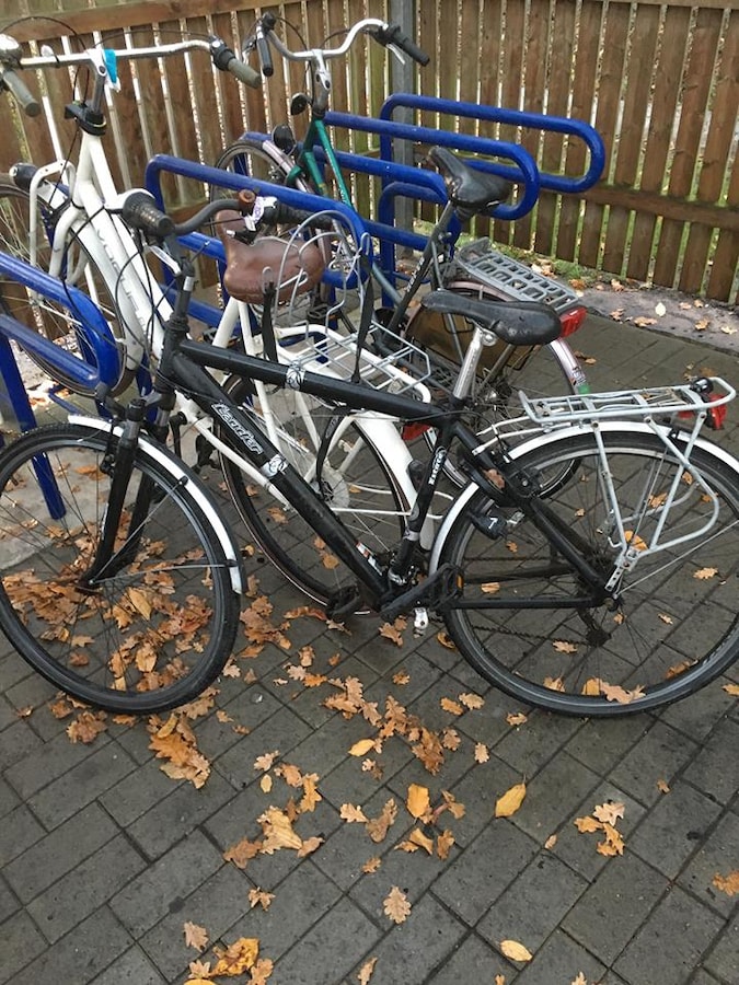 Vandalen steken fietsen in brand | Foto | hln.be