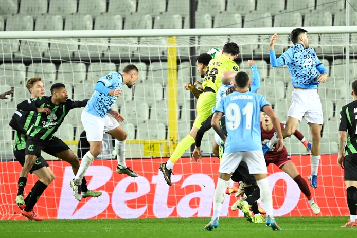 KIJK. “Om van te dromen”: Cercle-doelman Delanghe voorkomt met topsave dat Turkse keeper de ...