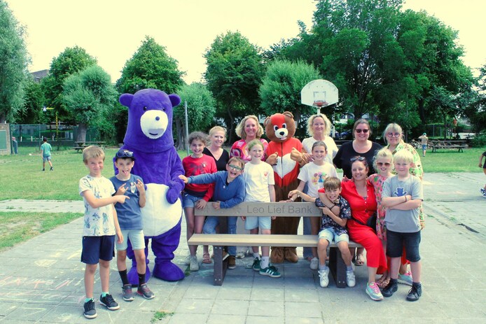 ONS basisschool Groenestraat heeft nu ook een Leo Lief-zitbank ...