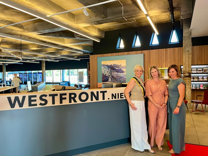 Ellie, Juul en Rosa gidsen bezoekers door Westfront: “Zo persoonlijk ...