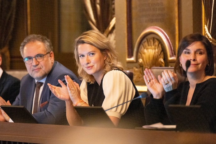 Eerste gemeenteraad met Els van Doesburg als burgemeester buigt zich ...