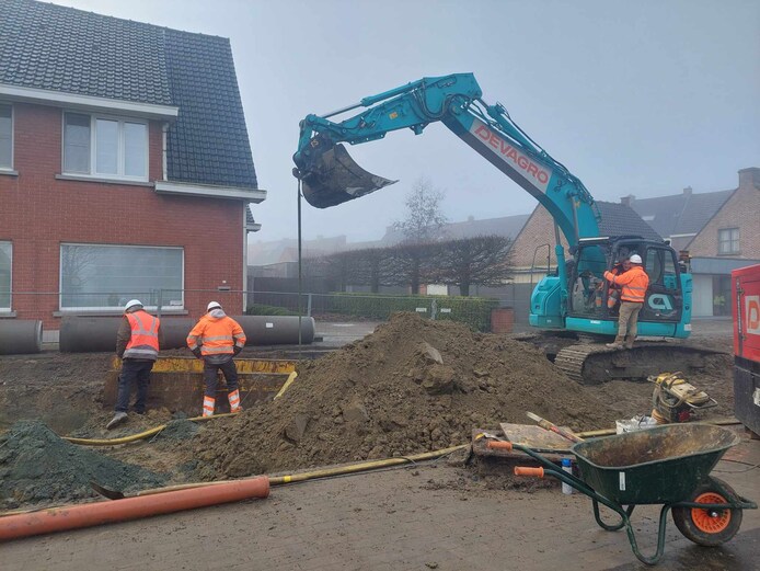 Eerste West-Vlaamse rioolbuizen van zwavelbeton liggen in Beitem: “CO2 ...