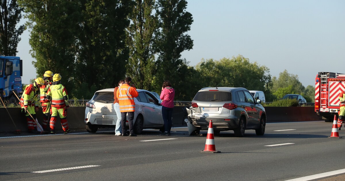 Kop-staartaanrijding in staart van file op E17 | Lokeren | HLN.be