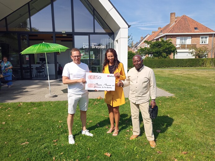 Feestcomité Pleinfeesten overhandigt 250 euro aan vzw Muzuri voor ...