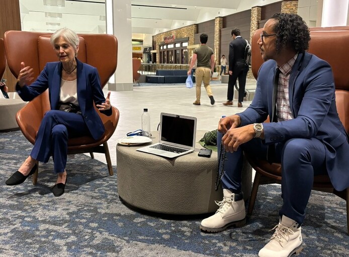 “Haar eigen kinderen smeken haar om uit de race te stappen.” Hoe de ...