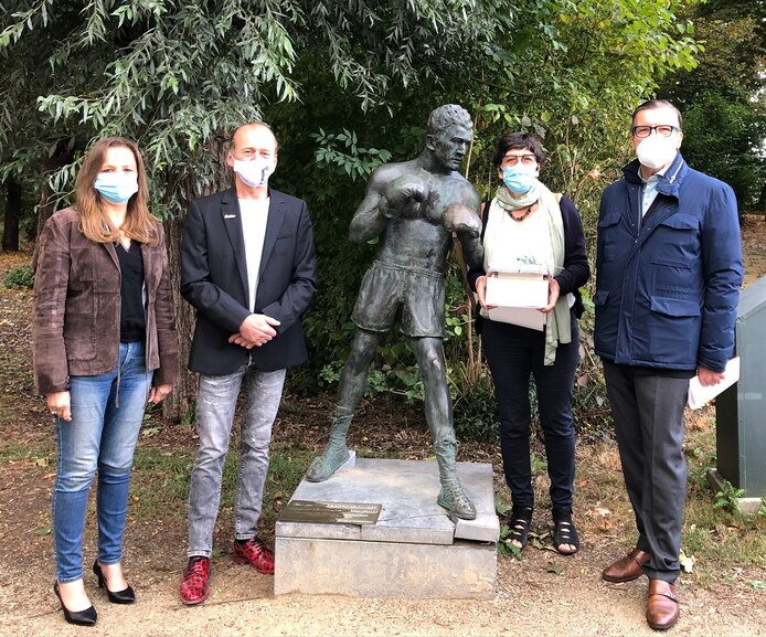 Provincie draagt standbeeld bokser Cyriel Delannoit over aan stad ...