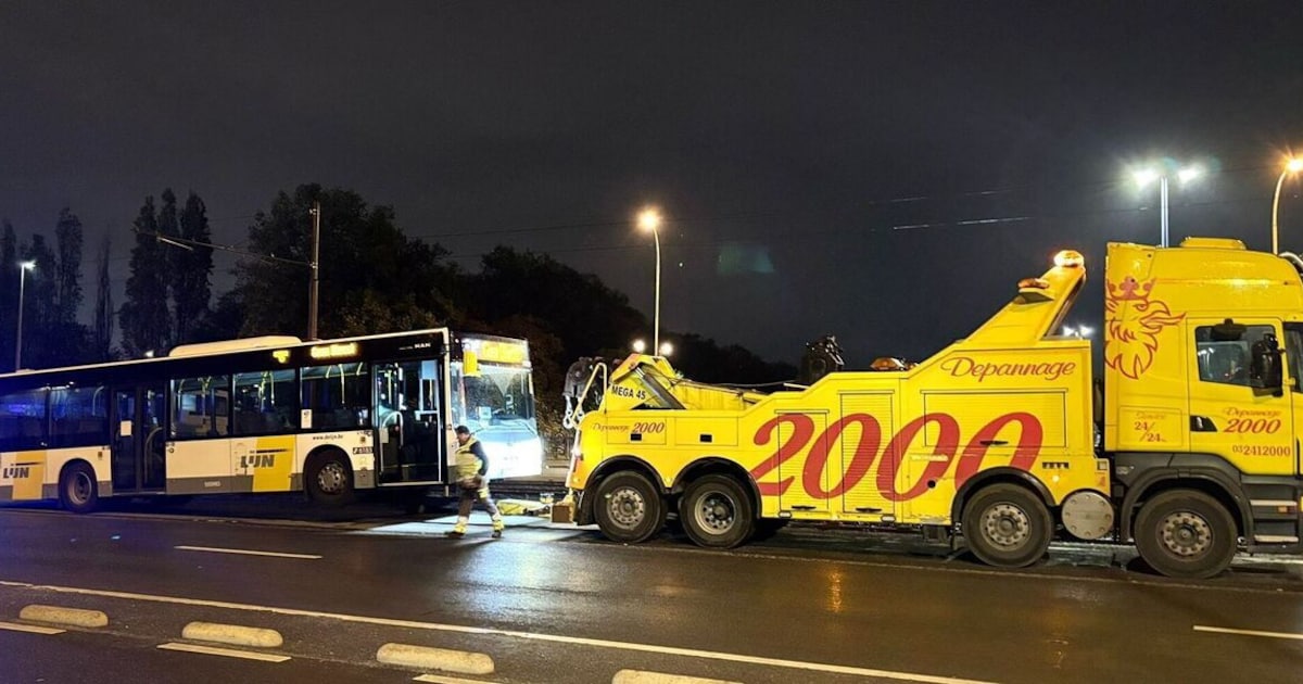 Antwerpse politie neemt niet-verzekerde bus van De Lijn in beslag ...