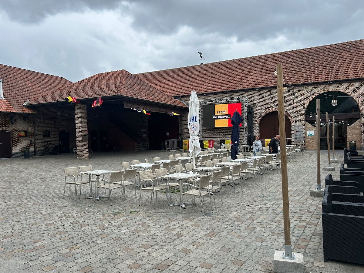 Hof ten Hemelrijk maakt zich klaar voor WK op groot scherm: “Bij de ...