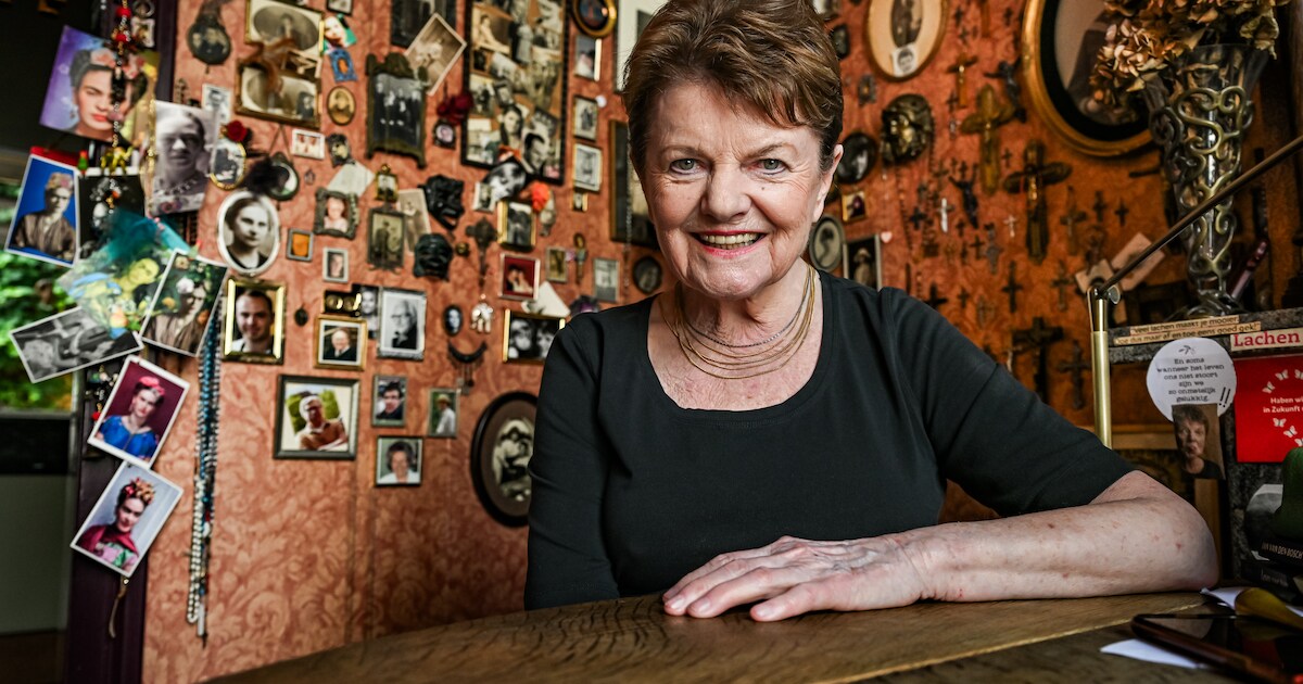 “En plots werd ik verliefd op mijn gids”: Janine Bischops (82) haalt ...