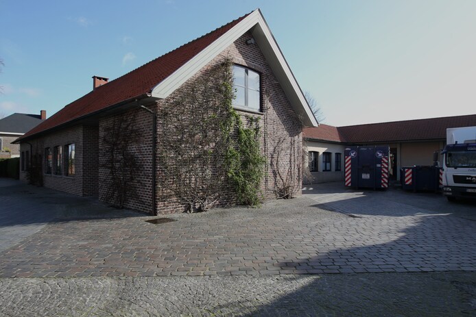 Gentenaar met Turkse roots neemt bekende feestzaal Mimosa in Eeklo over ...