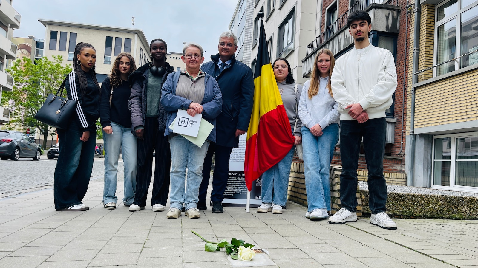 Eerste struikelstenen in Hasselt vertellen verhaal van nazislachtoffers ...