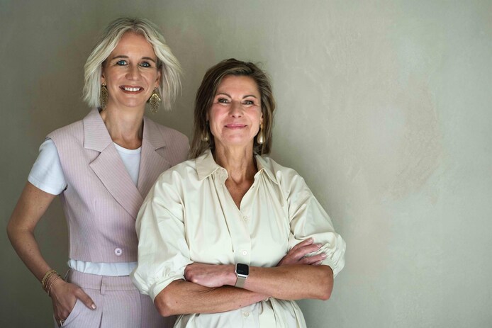 Moe, prikkelbaar en hoofd vol ruis: hoe de ‘schermjetlag’ het brein van onze jongeren beïnvloedt ...