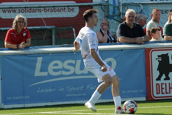 Andries Claes oefent met KVK Tienen tegen RFC Luik uit 1B: “Vooral blij ...