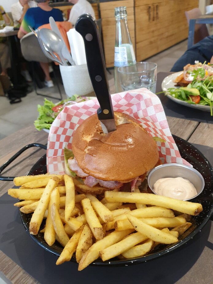 RESTOTIP. Bar Sajet: gezellig lunchen of ontbijten tussen de wol ...