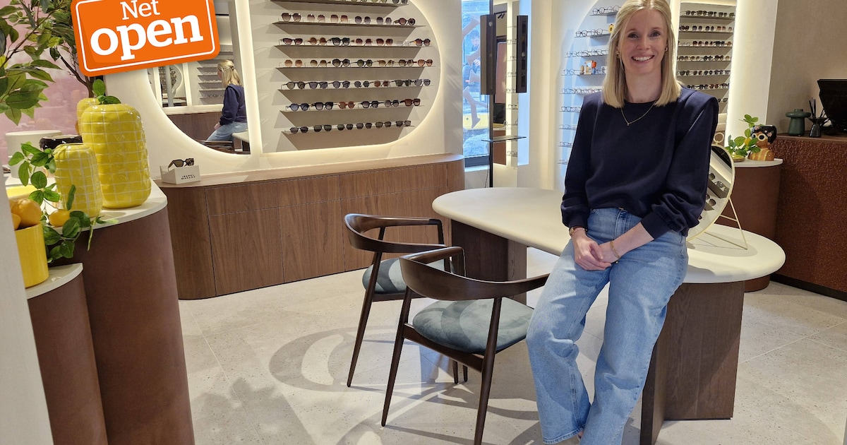 NET OPEN. Yasmin (33) start optiek in haar vroegere woonkamer: “Heel bewust gekozen voor warme ...