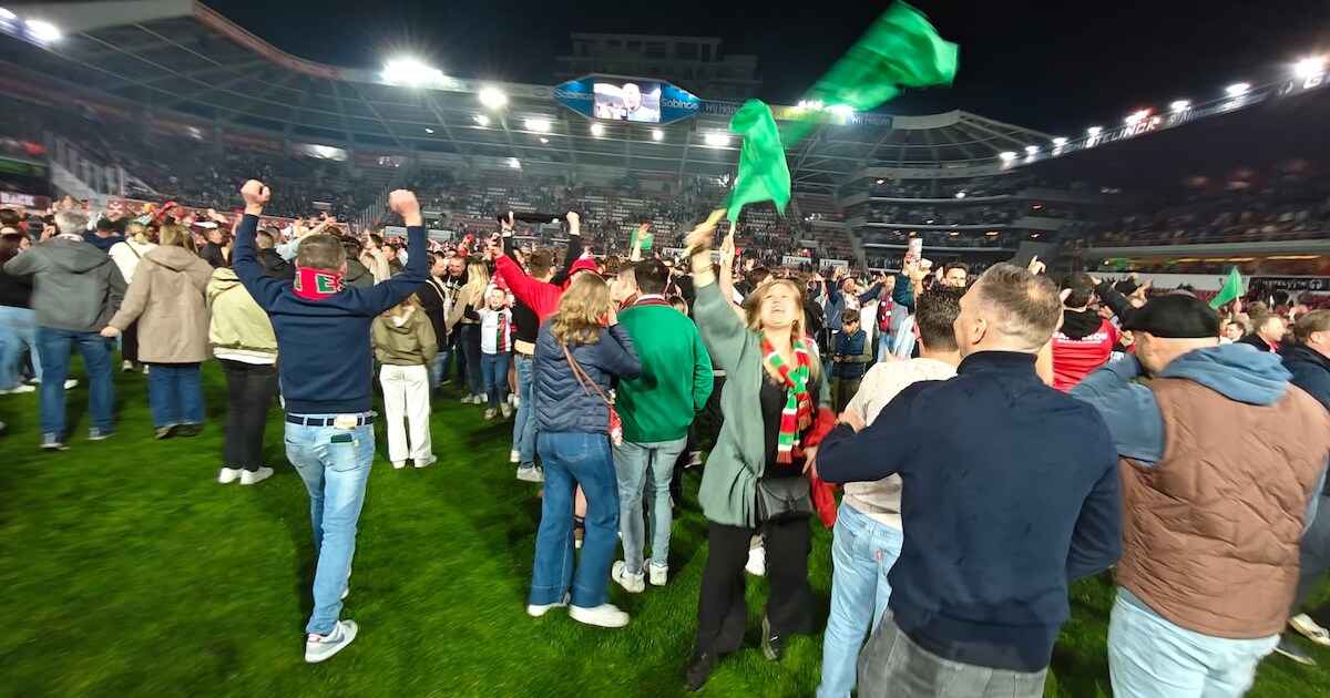 Supporters door het dolle heen: Zulte-Waregem promoveert weer naar ...