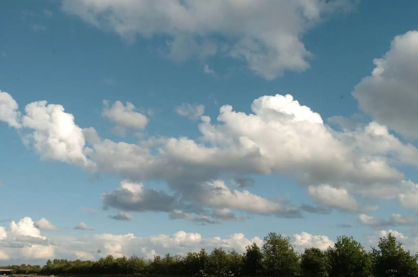 WEER. Kans op bewolking in Lummen vanochtend | Foto | hln.be