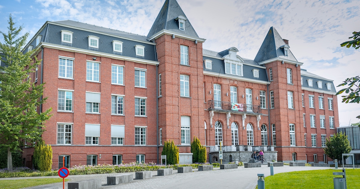 Indoor kerstmarkt met ‘kerstballenbumpertornooi’ in Kliniek Sint-Jozef ...