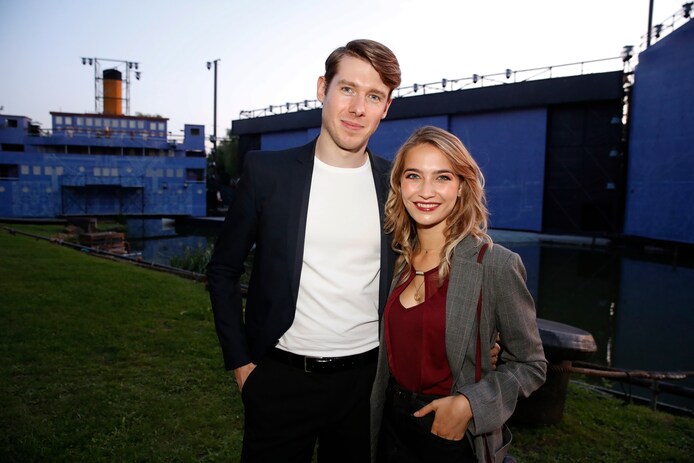 Exen Tinne Oltmans en Juan Gerlo samen te zien op podium tijdens Studio ...