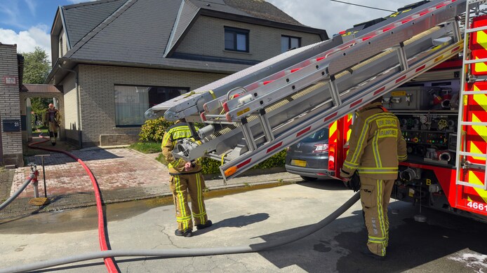 Tuinhuis gaat in vlammen op, aanpalend tuinhuis gevrijwaard | Erpe-Mere ...