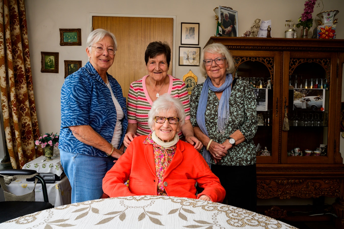 Oudste Belg Denise, terug thuis van het woonzorgcentrum, viert 110 jaar ...