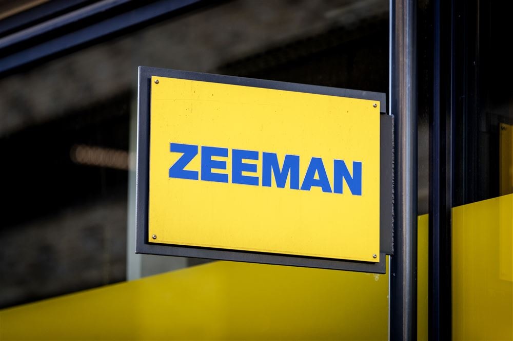 Dief loopt in gestolen trui agenten aan Zeeman weer voorbij | Foto | hln.be