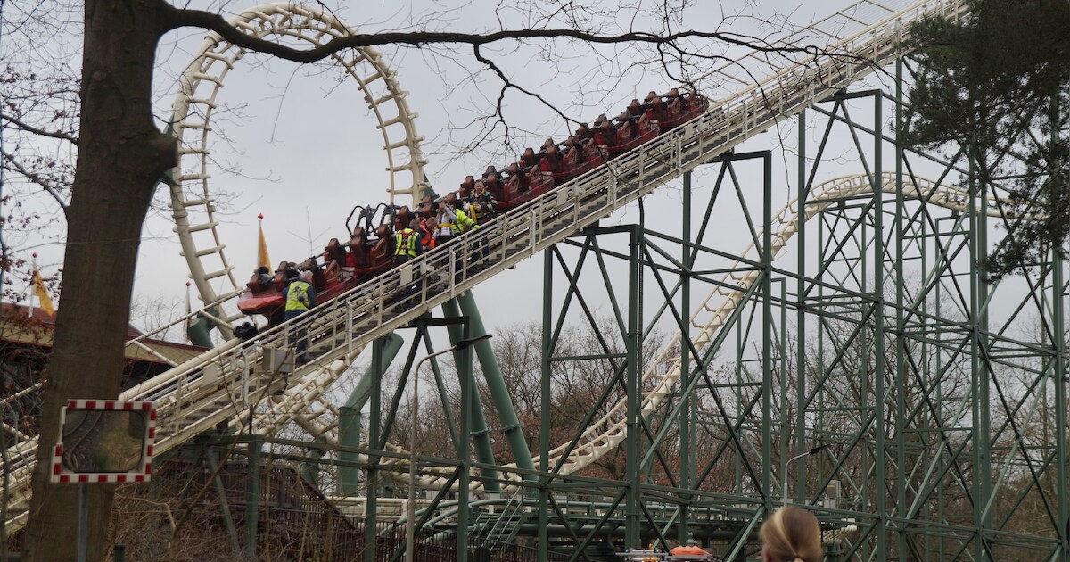 Technische storing tijdens rit bij achtbaan Python in Efteling ...