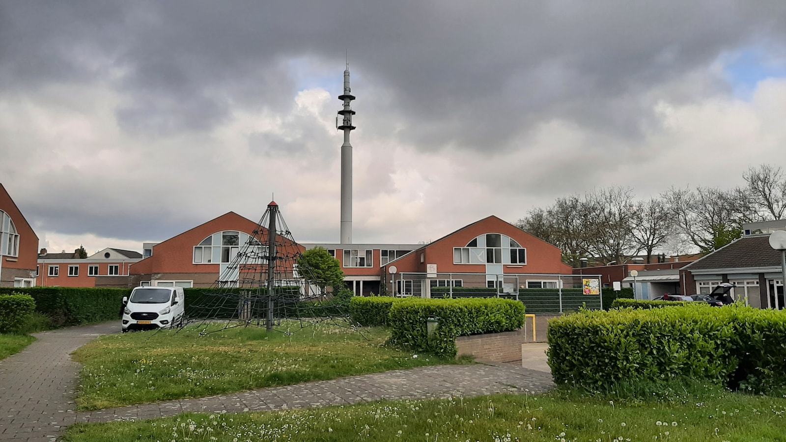 Ouders luiden de noodklok: het doek dreigt te vallen voor het enige ...