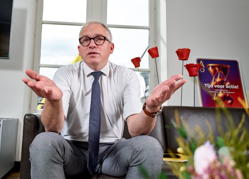 “Ik ga er niet flauw over doen, dit zal veel Vlamingen raken”: zo verdedigt Matthias Diependaele ...