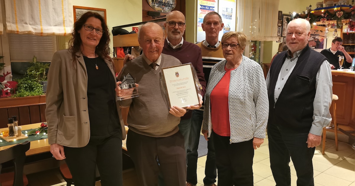 Onderscheiding voor Patrick Ackx bij 50ste bezoek aan Tieltse ...