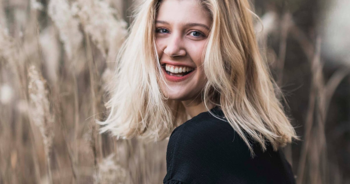 Ze kan als geen ander een meeuw nadoen, maakt vuile moppen (ook over ...