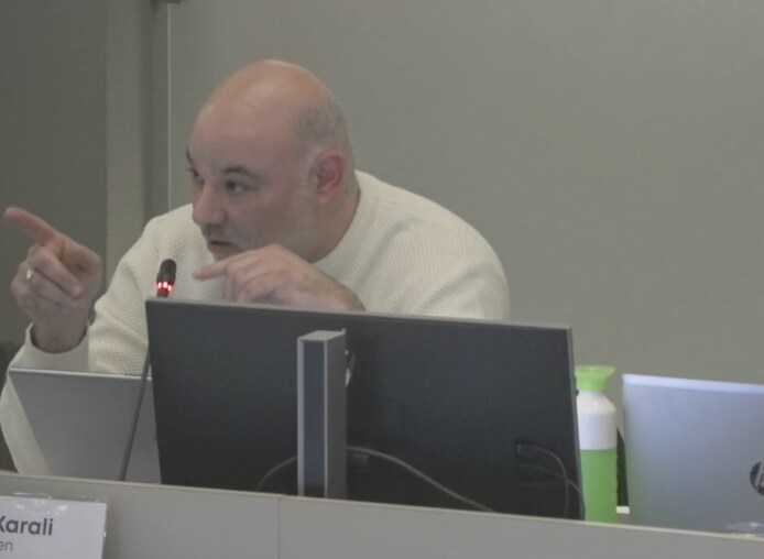 Gouverneur buigt zich over mogelijke belangenvermenging van schepen ...