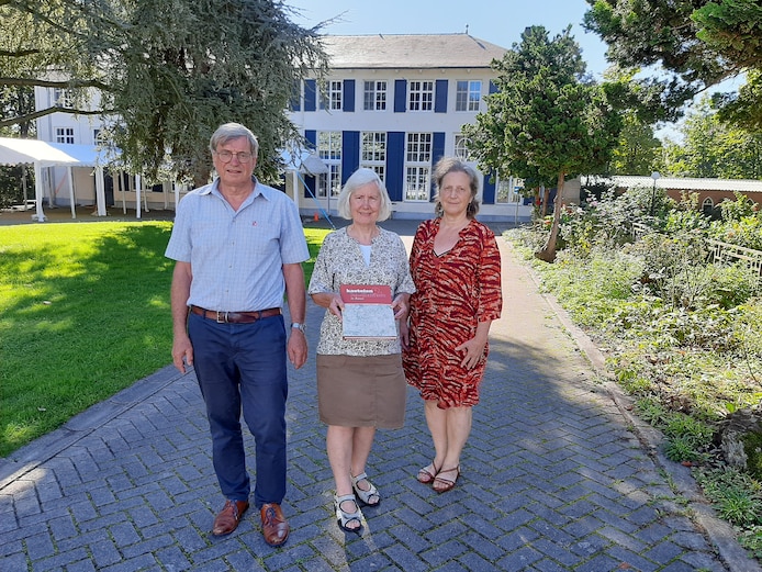 Twaalf vrijwilligers schrijven lijvig boek over Ranstse kastelen en ...