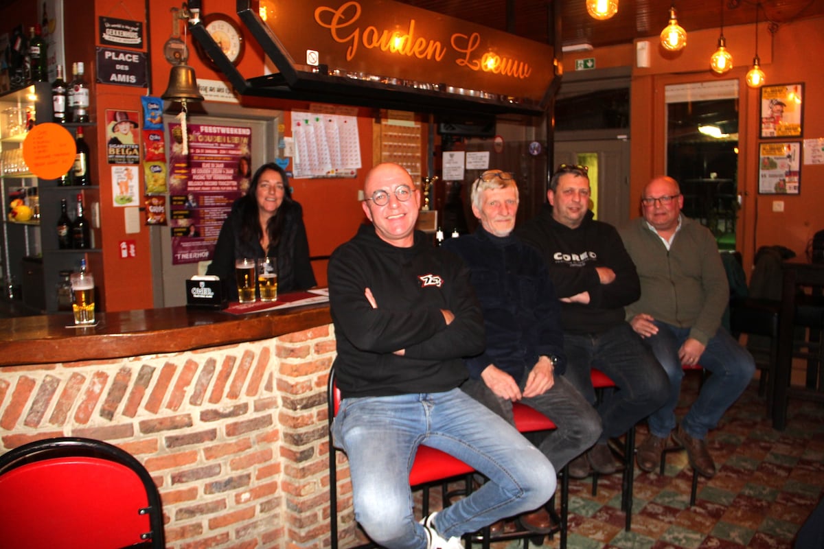 Bart (51) wil met drie stamgasten Belgisch record van 53 uur toogzitten ...