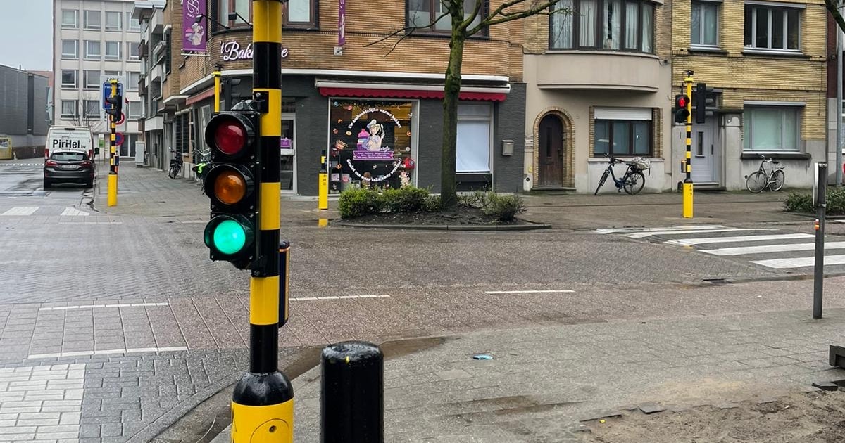 Slimme verkeerslichten aan kruispunt Middelares in werking getreden | Turnhout | hln.be