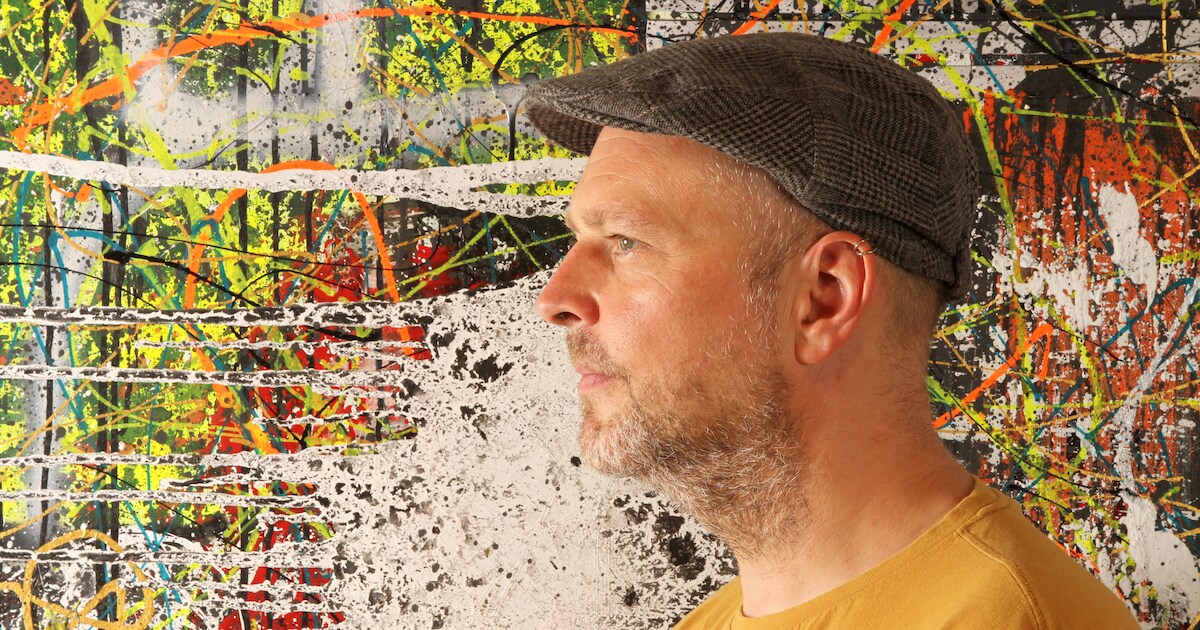 Rapper opent nieuwe kunstgalerij met abstracte schilderijen bij ...