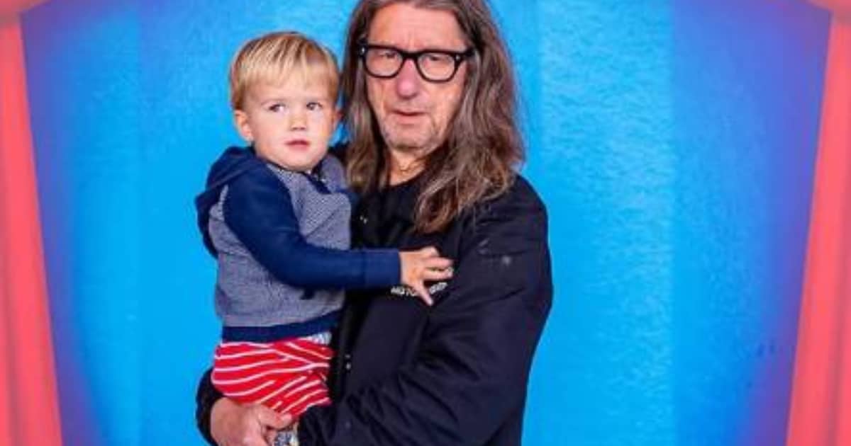 Van enfant terrible tot trotse papa: Herman Brusselmans (67) poseert ...