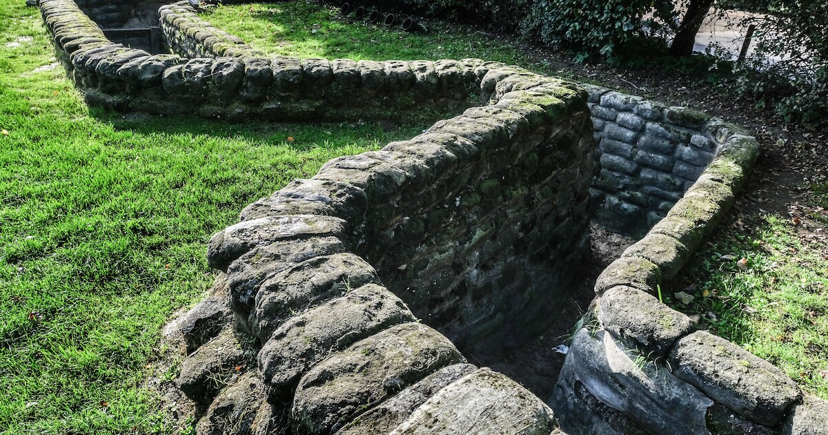 Crowdfunding moet Britse loopgraaf in Ieper in ere herstellen | Ieper ...