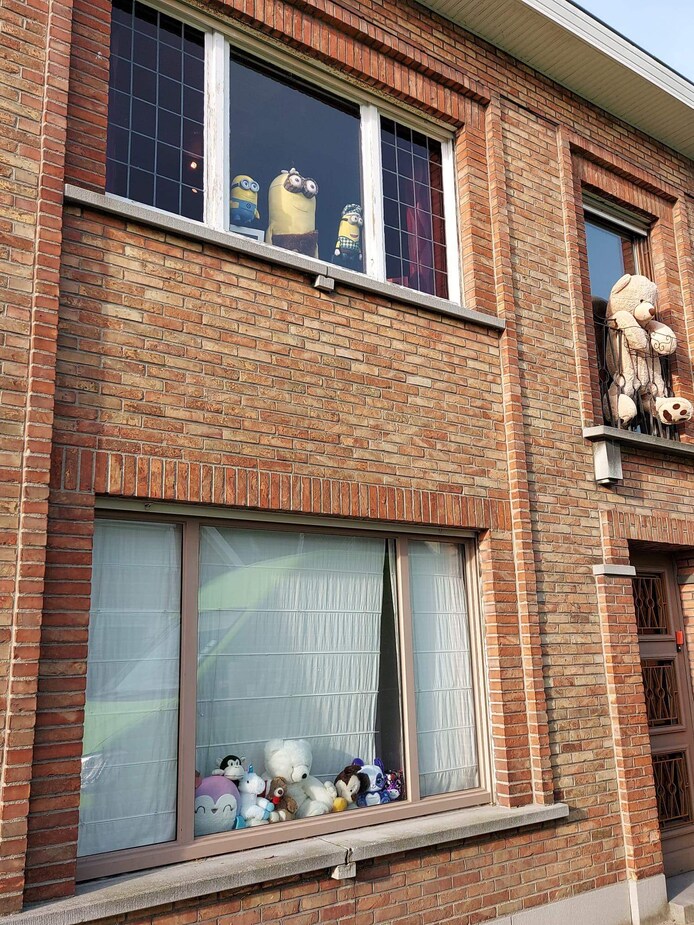 Inwoners Oudenburg plaatsen knuffeldieren voor Dean | Oudenburg | hln.be