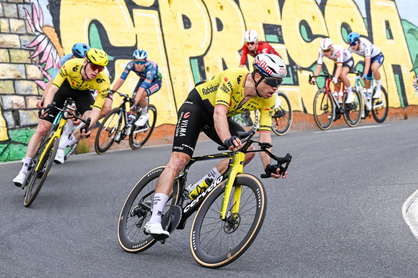 Waarom het logisch is dat Wout van Aert na derde plaats in Sanremo toch ...