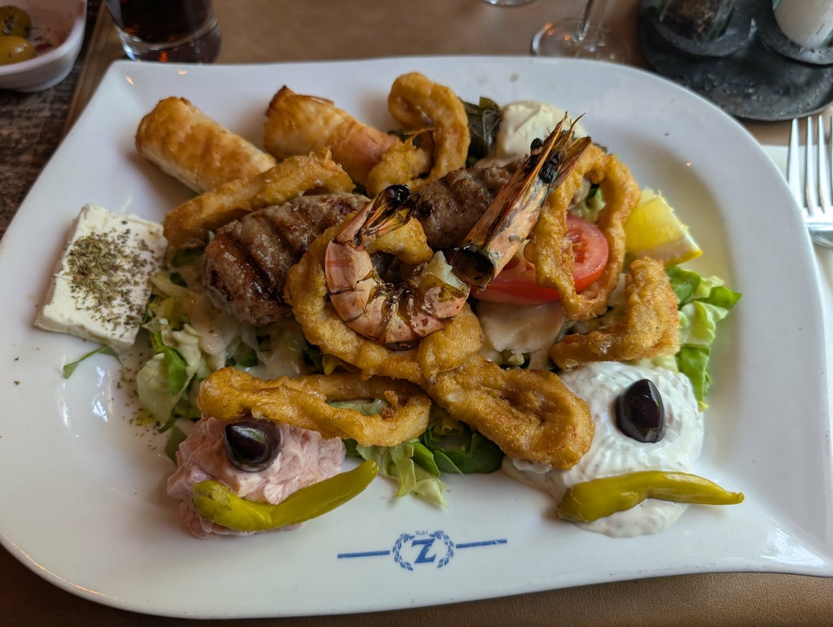 RESTOTIP. Zorba in Aalst: al een halve eeuw sirtaki aan de Houtmarkt ...