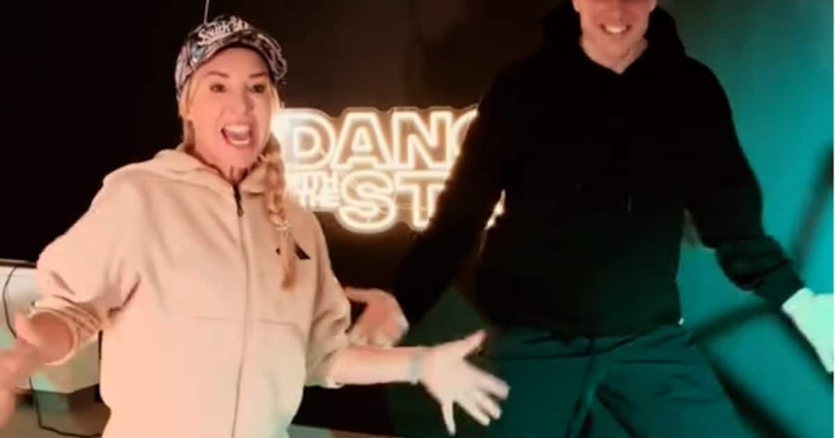 KIJK. Kathleen Aerts zit op TikTok en viert dat met K3-dansje | BV | HLN.be