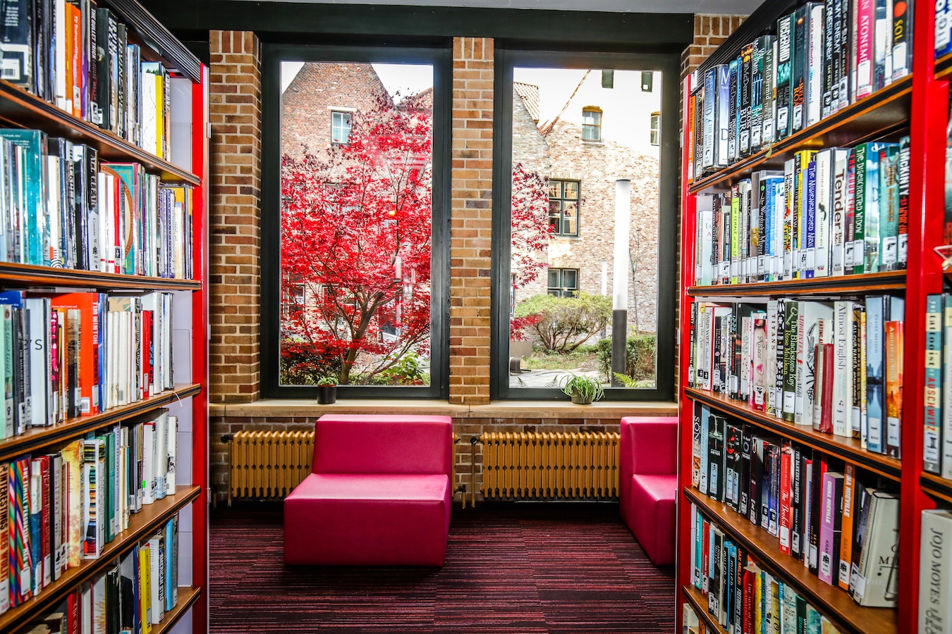 Privébibliotheek en literair archief van 19 lopende meter van dichter ...