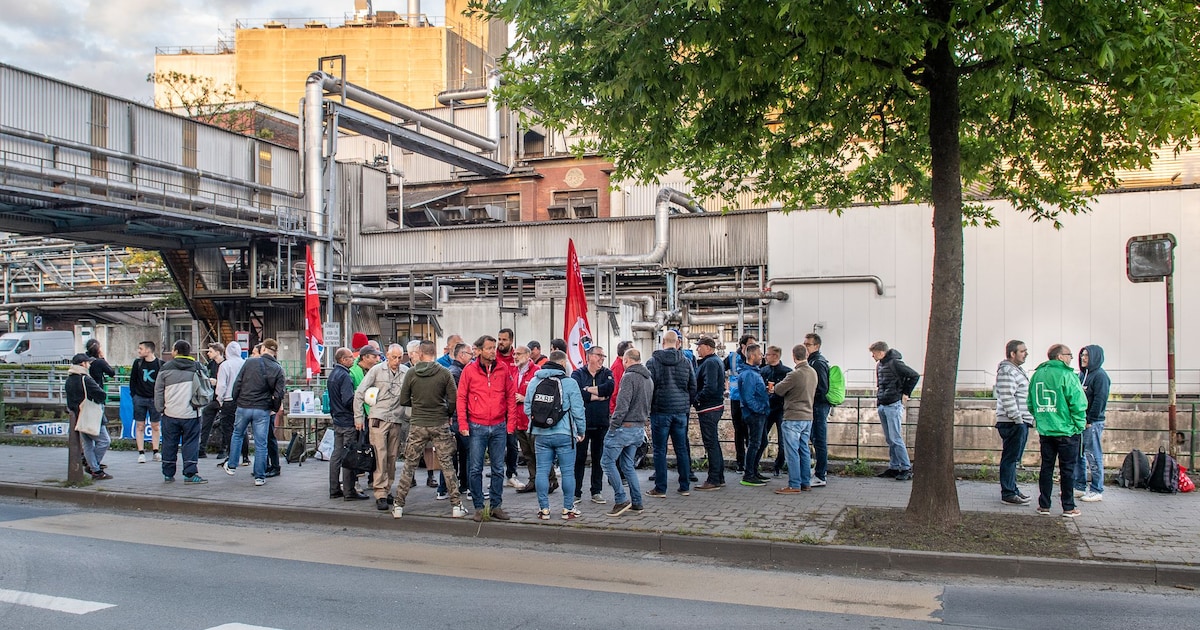 Meerdere stakingspiketten woensdag in Aalst: acties bij Jan De Nul ...