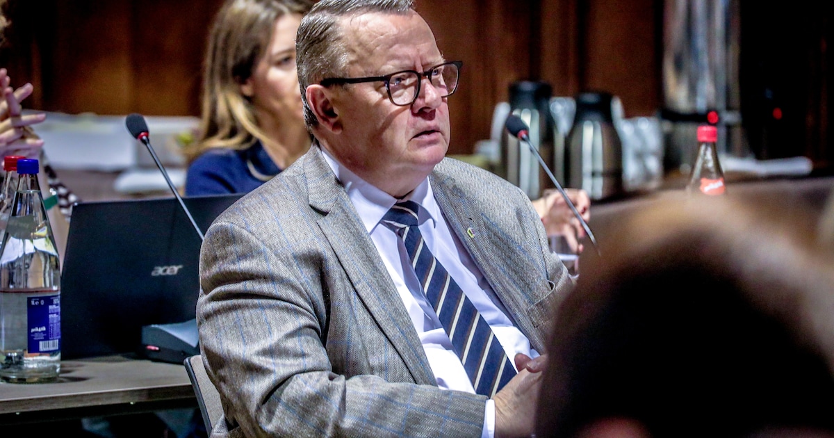 Stefaan Sintobin (Vlaams Belang) verbolgen over inderhaaste aanpassing ...