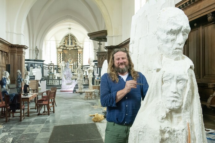 Peter Verhelst op tweede open atelierdag van Johan Tahon | Zwalm | hln.be